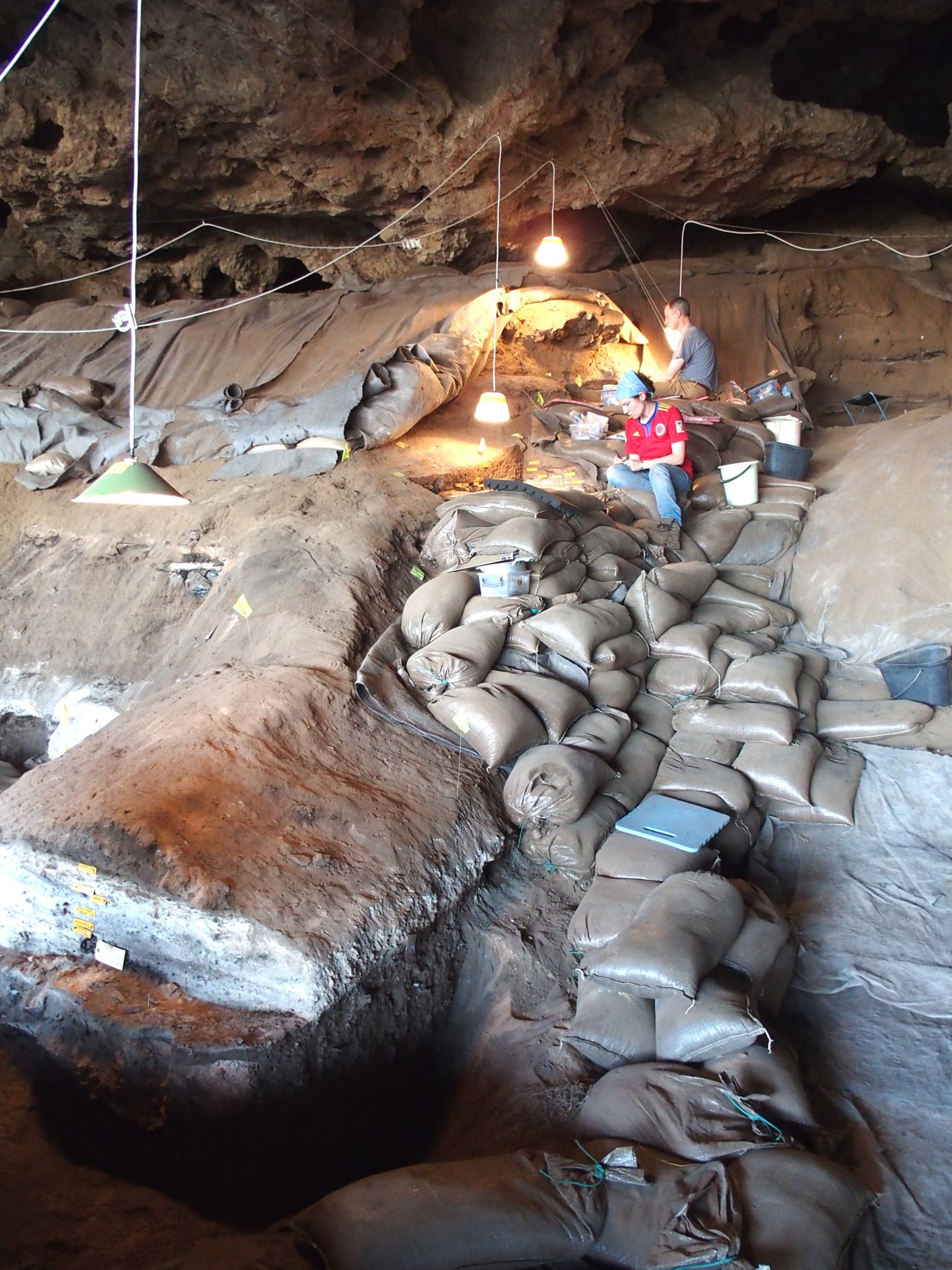 Stone Age Humans in Southern Africa Used Grass Bedding 200,000 Years ...