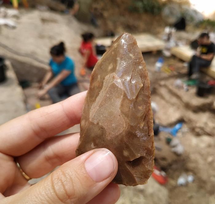 First burials: Neanderthal and Homo sapiens interactions in the Mid ...